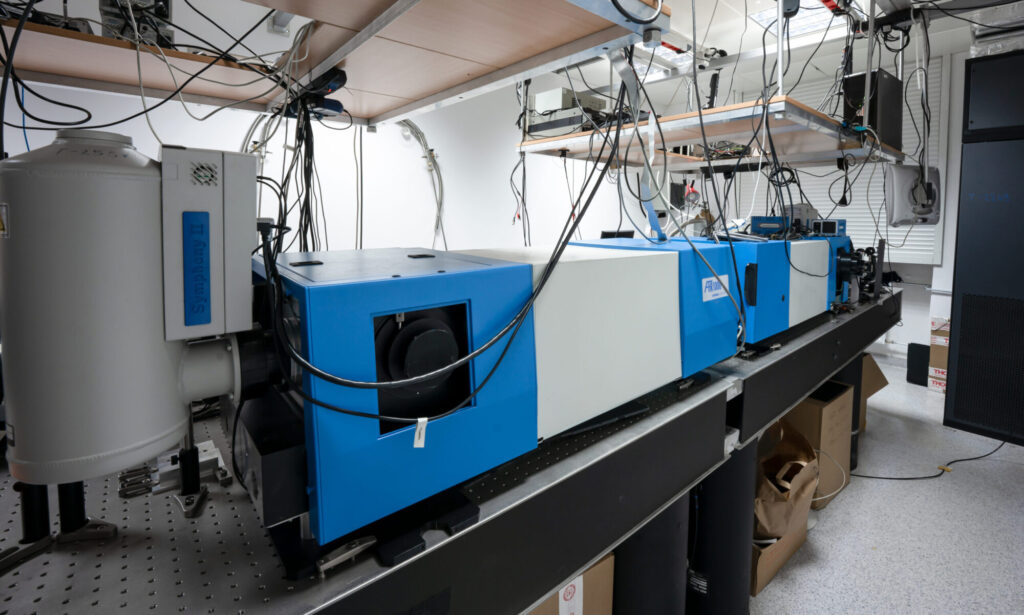 Laboratory for Optical Spectroscopy of Nanostructures